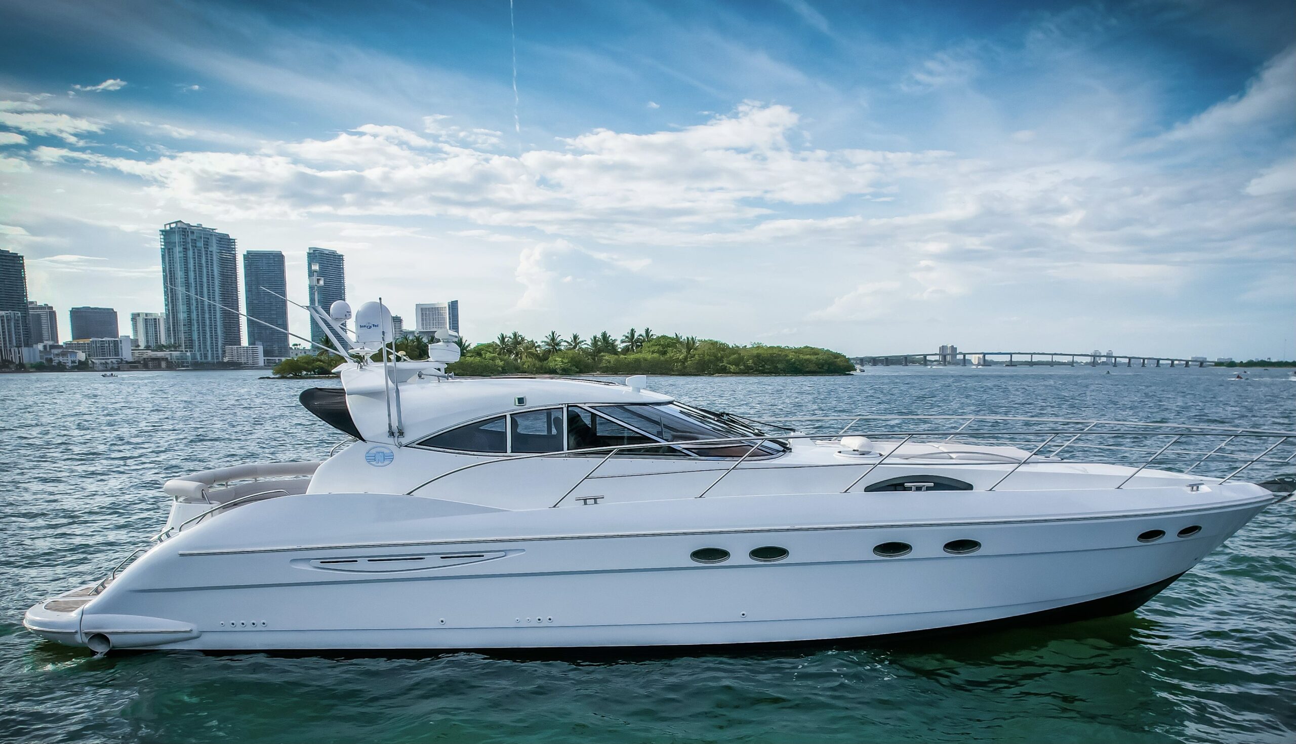 Yacht Rental in Miami: Neptunes 60" for 13 Guests at The Best Price